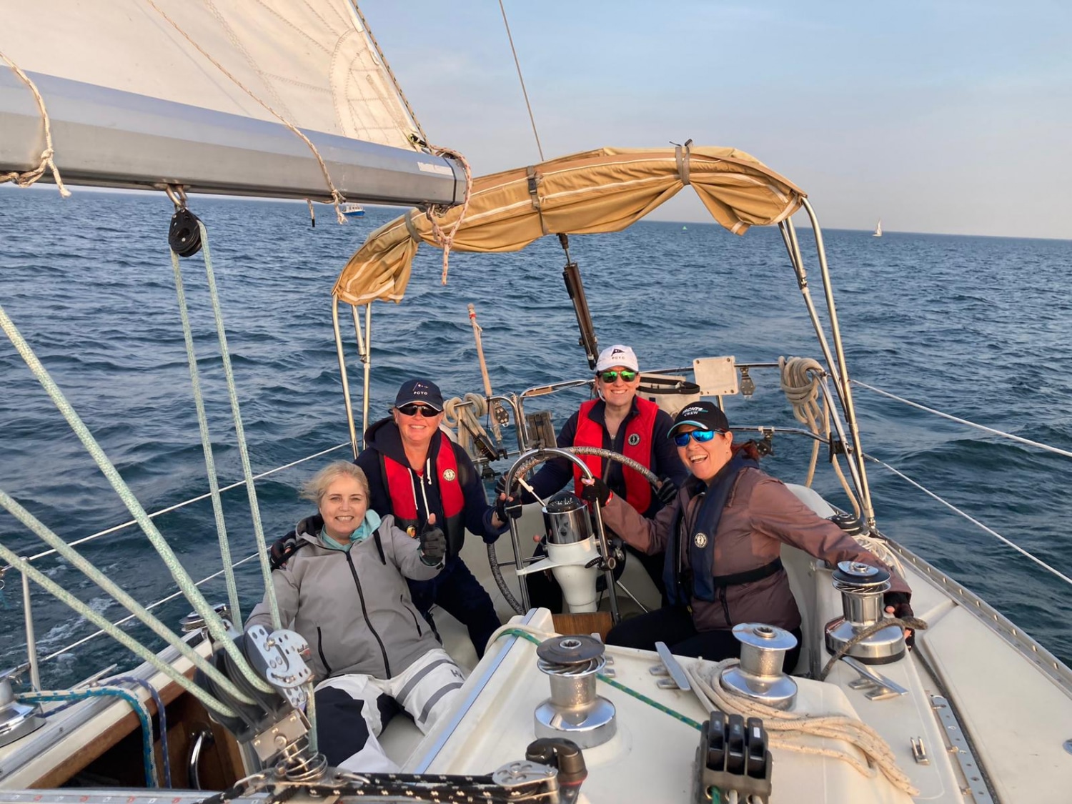 Beginner Sailing Courses - Sailing Strong